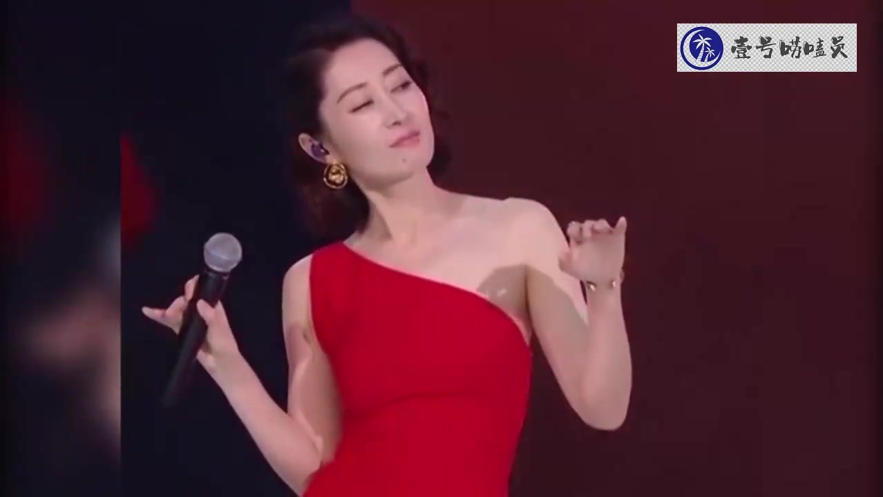 刘敏涛谐星本质,与杨迪HIPPOP尬舞互动,表情管理出神入化