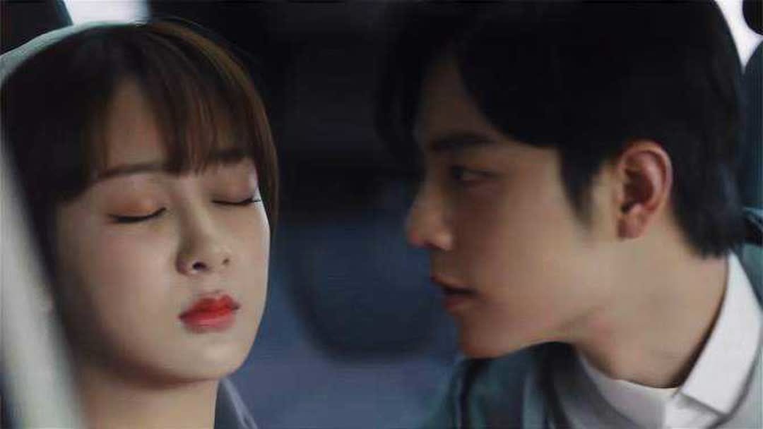 余生请多指教:肖战偷亲装睡的杨紫,被一把狠狠的搂住,不肯放手