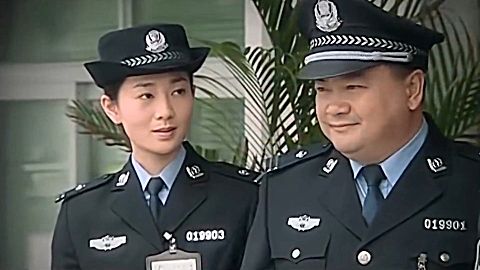 所长搞晨会制度,没想到点名开始没有一个人在,全都迟到了!