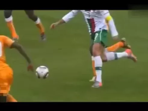 球王的愤怒梅西、C罗发怒时是怎样的表现? C罗要断人腿, 太可怕了