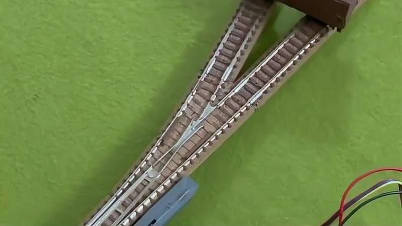 趣闻:日本铁道模型制作家给出了「电车难题」的完美解决方案