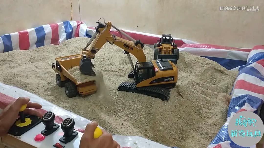 DIY玩具工程车,挖掘机遥控器改装成这样,操作比原装方便多了