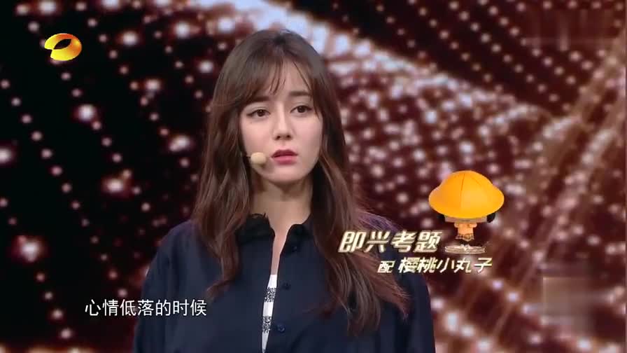 迪丽热巴模仿母鸡下蛋和各种小动物声音逗笑现场,尽显扎实功底