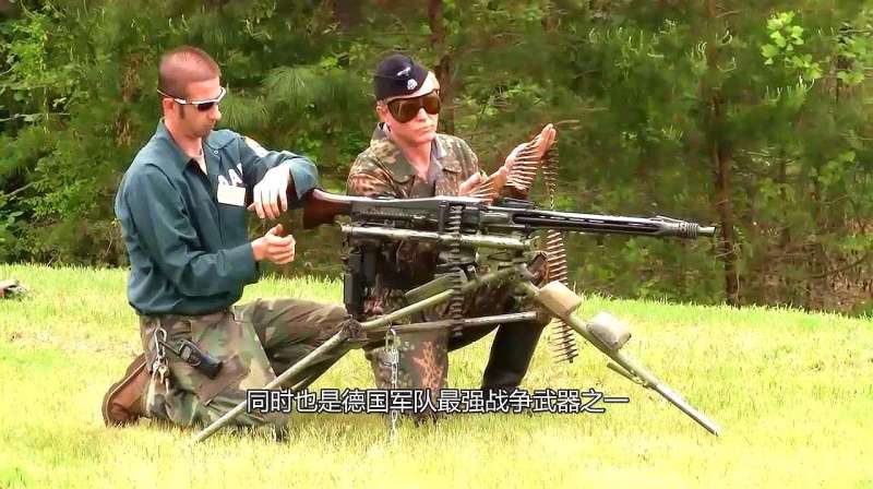 二战4大经典枪械:第2被称为“希特勒的电锯”是盟军的噩梦