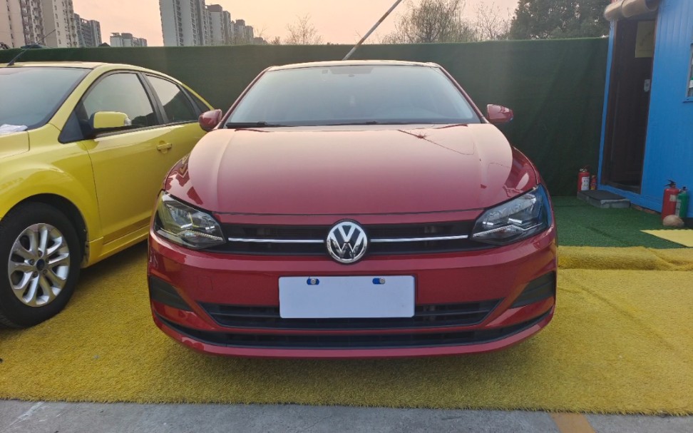 大众polo plus,带主动刹车