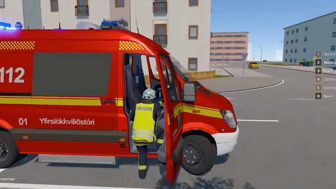 模拟消防车救援:消防员到达现场快速下车