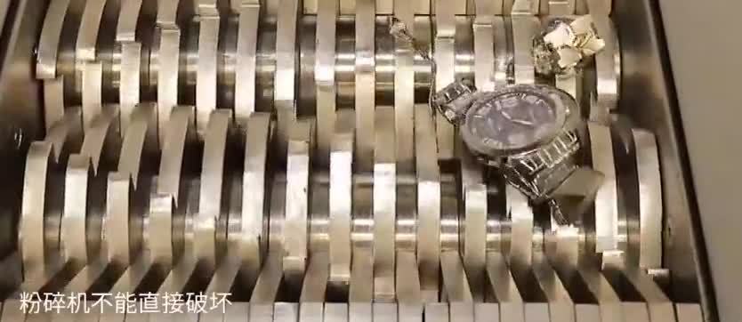 手机和刮胡刀硬度如何?老外放进这机器里,瞬间被秒成渣!