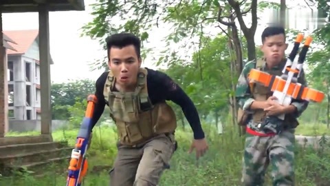 搞笑CS枪战-蠢敌挑战老司机