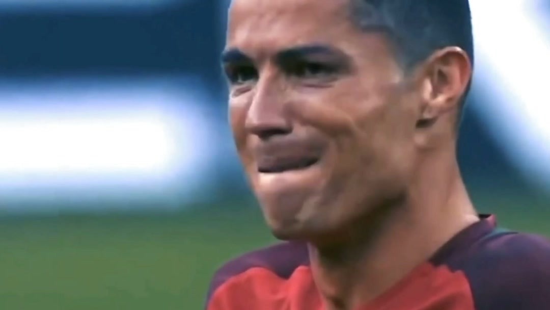 回顾C罗欧洲杯夺冠感动瞬间 还记得他脸上那只蛾子吗