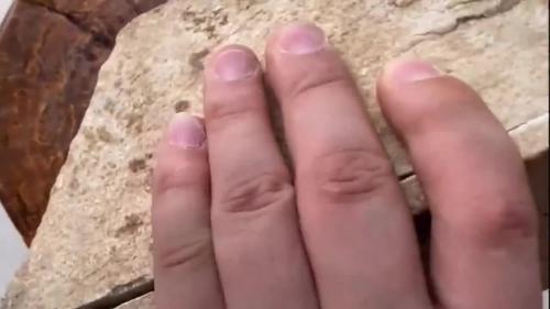 挑战一块有白雾的翡翠原石