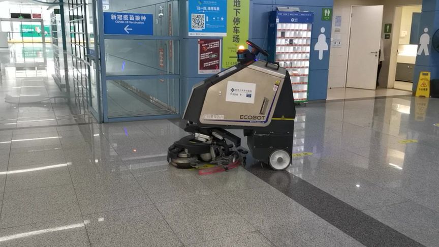 港大深圳医院的无人扫地机器人,这大半夜的话遇到也得吓一跳吧