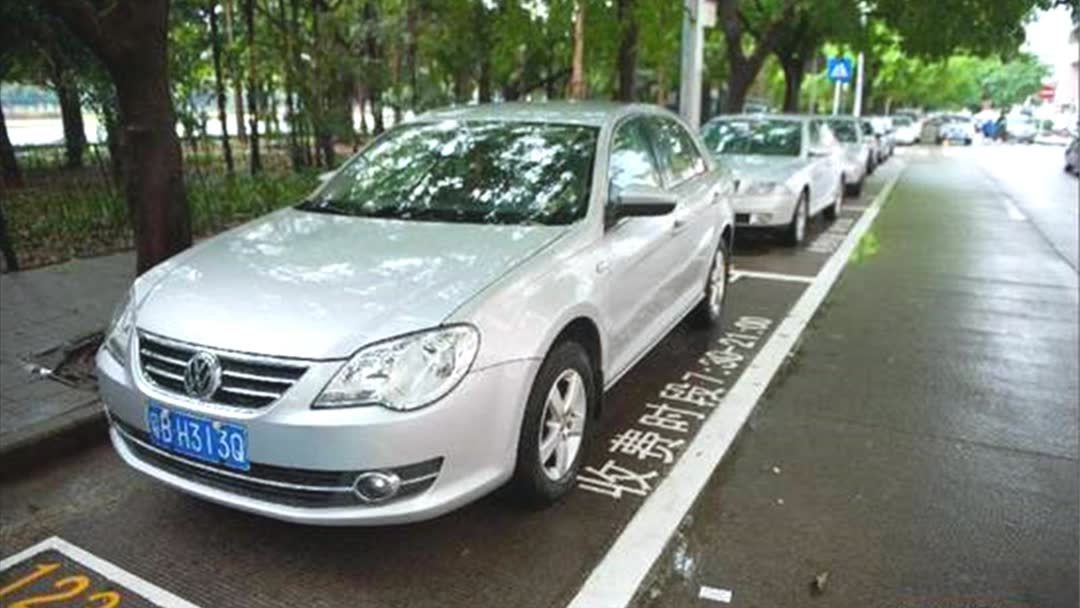 开车容易停车难!停车时一定注意这6种标志标线,很多车主都被罚