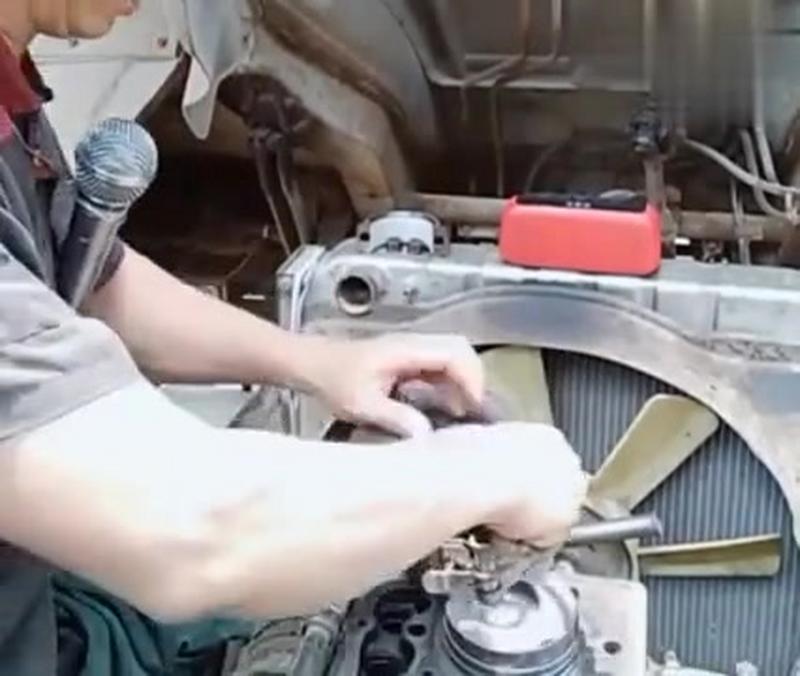 这才是活塞环的正确安装方式,老师傅就是专业!