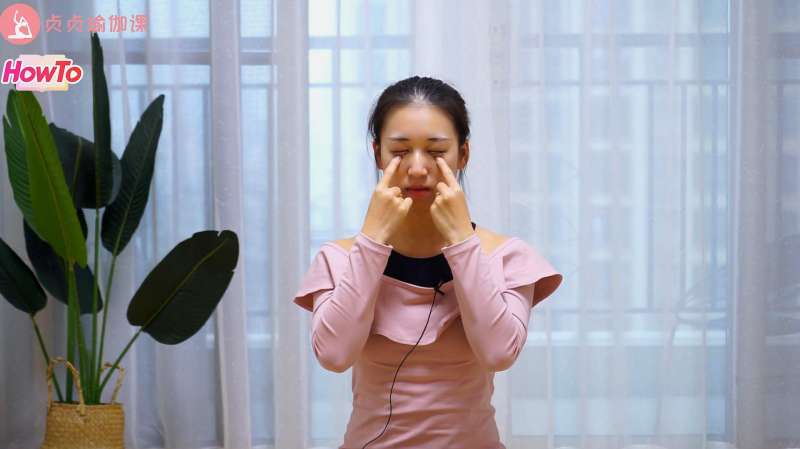 “睡不醒”的肿泡眼,到底该如何改善?每天这样按,消除肿泡眼