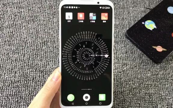 手机这样设置,桌面就会出现一个八卦时钟,还会转动
