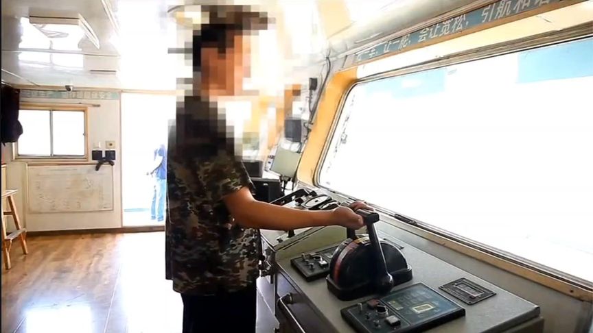 事故案例合集篇,船舶掉头水域选择不当导致碰触锚泊船事故