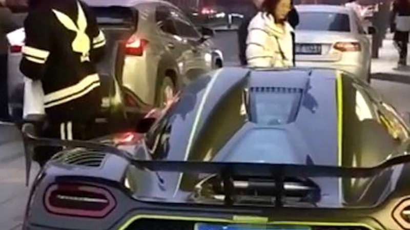 成都现某网红的座驾,3000万柯尼塞格,挂辽B牌,车主无人不晓