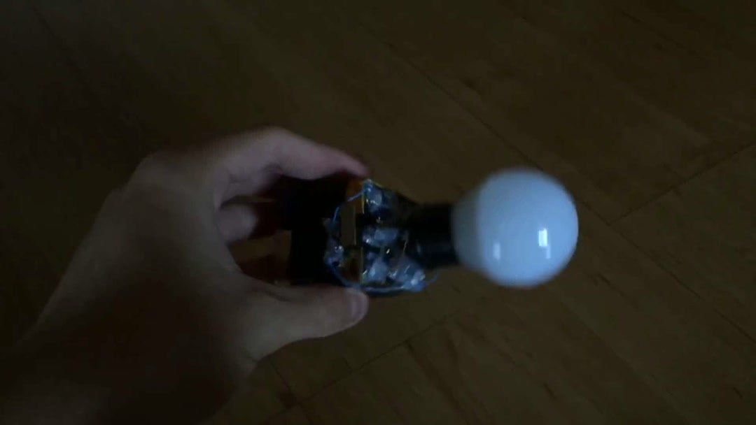 DIY手工制作:用电池和灯泡自制的手电筒你见过吗?这发明有创意