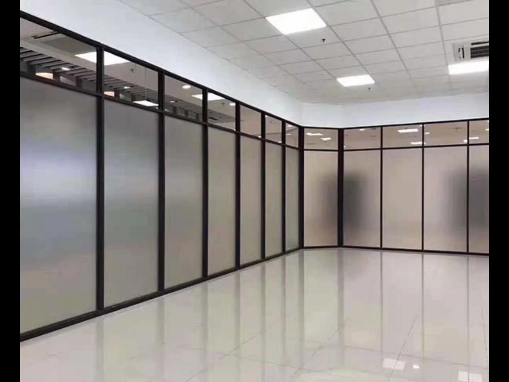 ...专业定制安装各种玻璃隔断、玻璃门、百叶隔断、感应自动门、门禁...