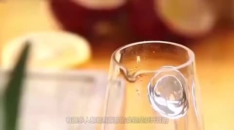 柠檬和它一起泡水喝,等于天然"减肥王",排出隔夜宿便,瘦出小蛮腰