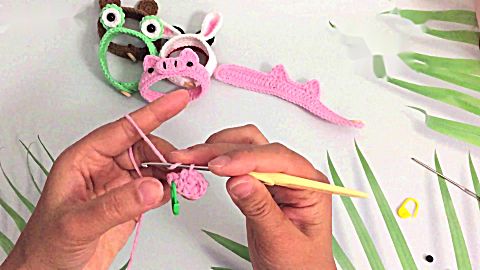 可乐西贝 125毛线手环小猪手环青蛙小熊米奇小兔手环钩针编织视频教程