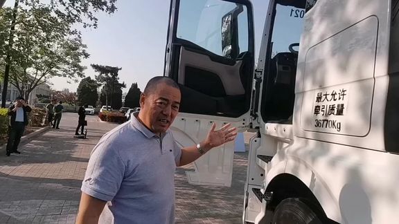 听完曼恩全新TGX内饰讲解,真想坐进驾驶室体验下全部功能