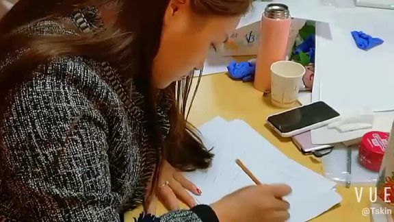 经过指导,练习都找到了感觉!