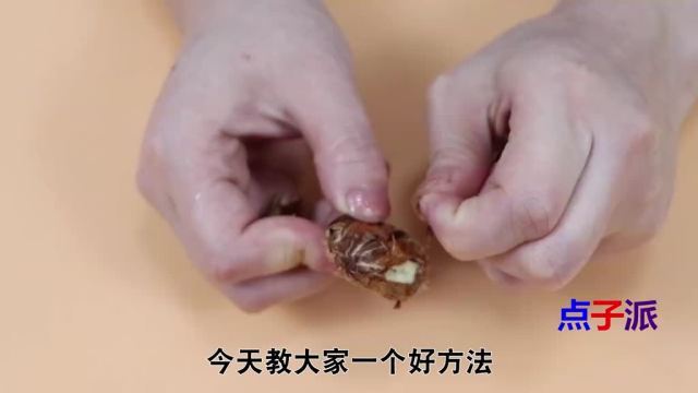 今天才清楚,原来板栗去壳还有小技巧,一秒剥一个,学会太轻松了
