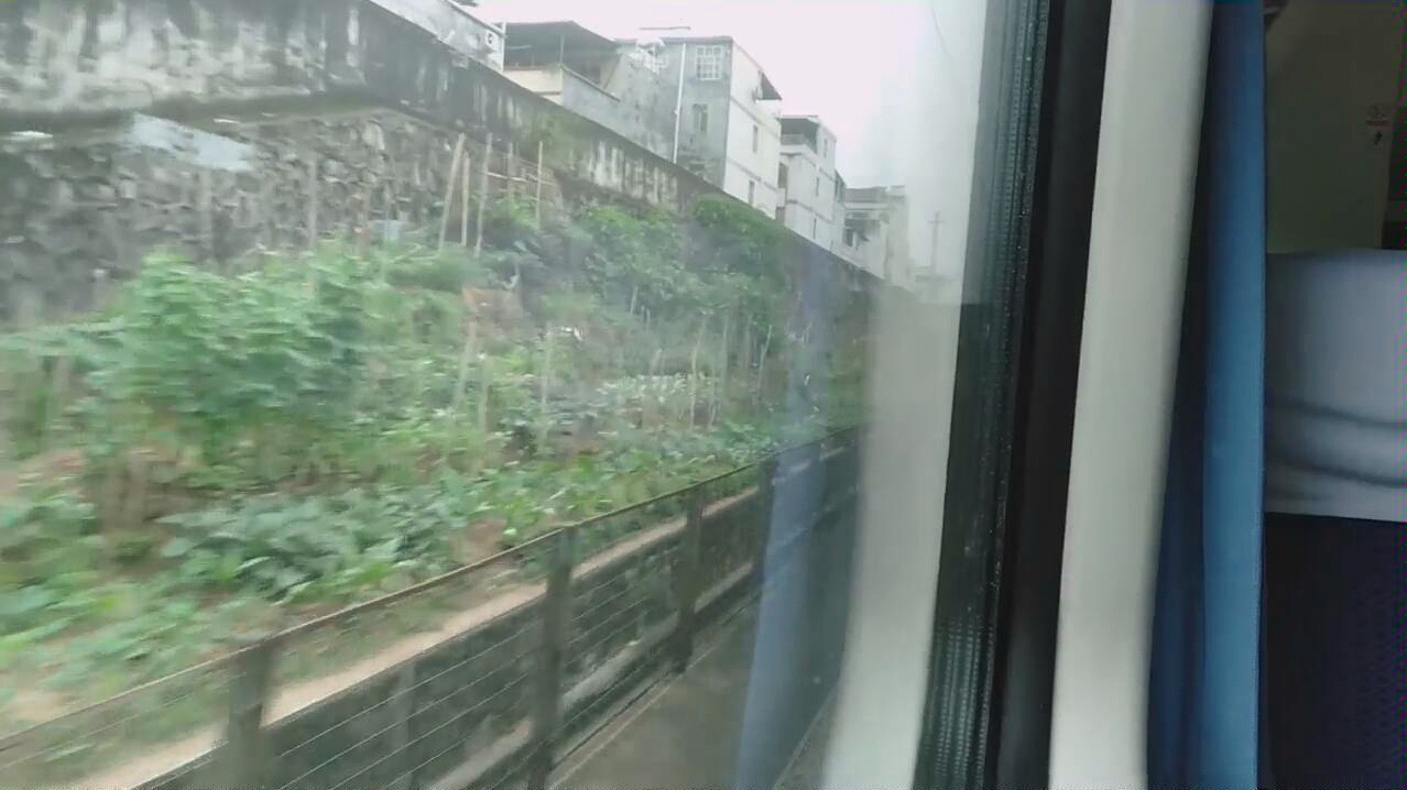 K1620次列车即将驶入河源站