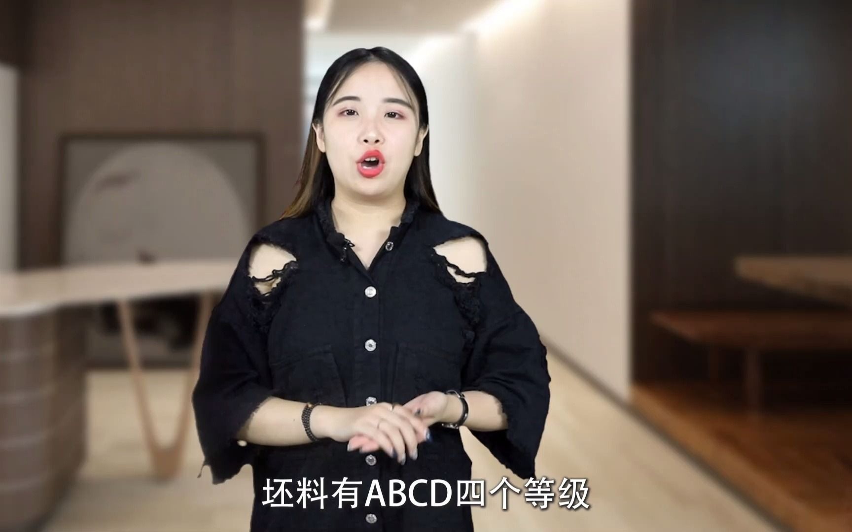 复合地板还是实木地板好?建材市场总监一番话,立马买了这个!