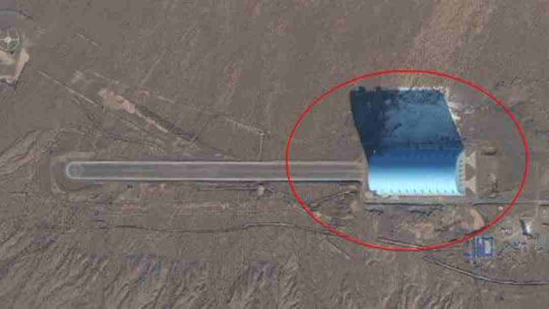 巨型机堡面积超越航空母舰 我国西北惊现一神秘基地