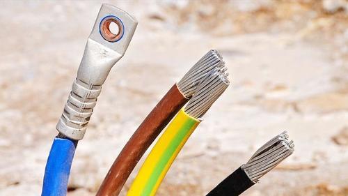 今日才知道,电线的颜色不同,功能就不同,电工不要再随便乱用了