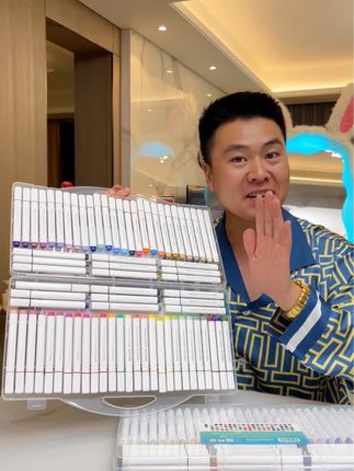 ...色丙烯马克笔,这也太划算啦!而且画到手上一擦就干净了,马克笔绘画...