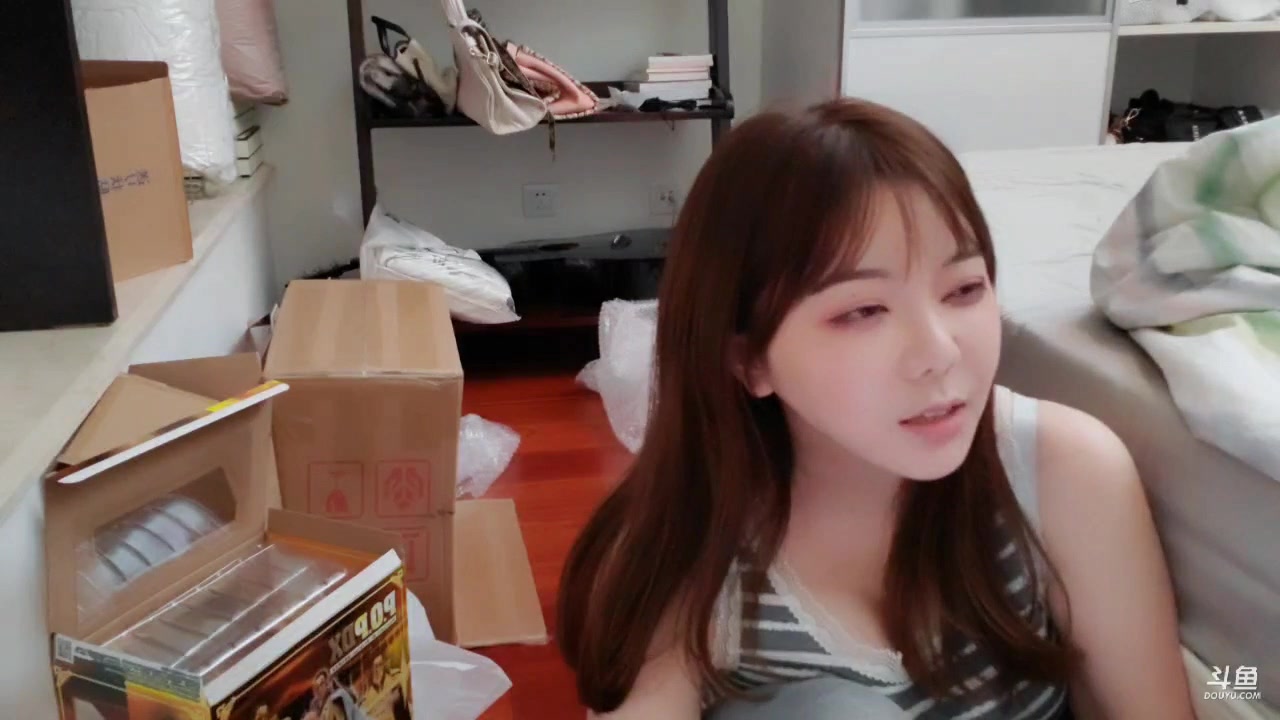 ...刘飞儿录播20190704美女主播直播粉碎手办 说心里话逗塔塔模仿主播