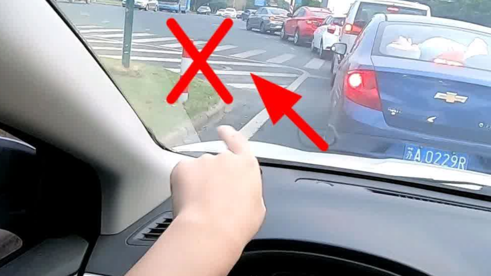 有左转等待区的路口该怎样掉头?实车演示,这才是正确做法