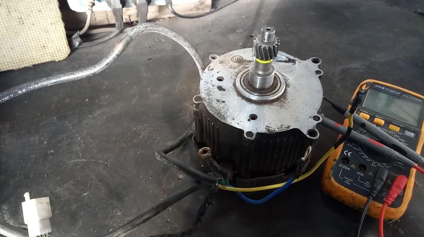 老师傅讲解电动车在没有修车宝和万用表的情况下如何测试电机好坏