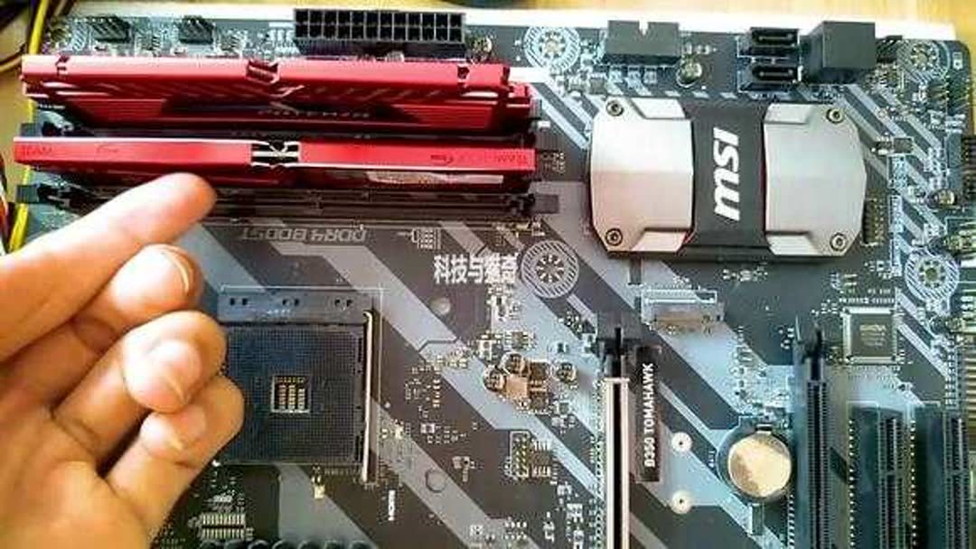 升级电脑不求人,什么是内存双通道?主板上的插法有讲究!