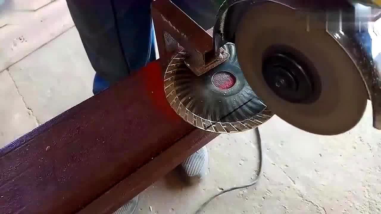 虽然这个工具造型奇特,不过却大大提高了工作中的安全性,很实用