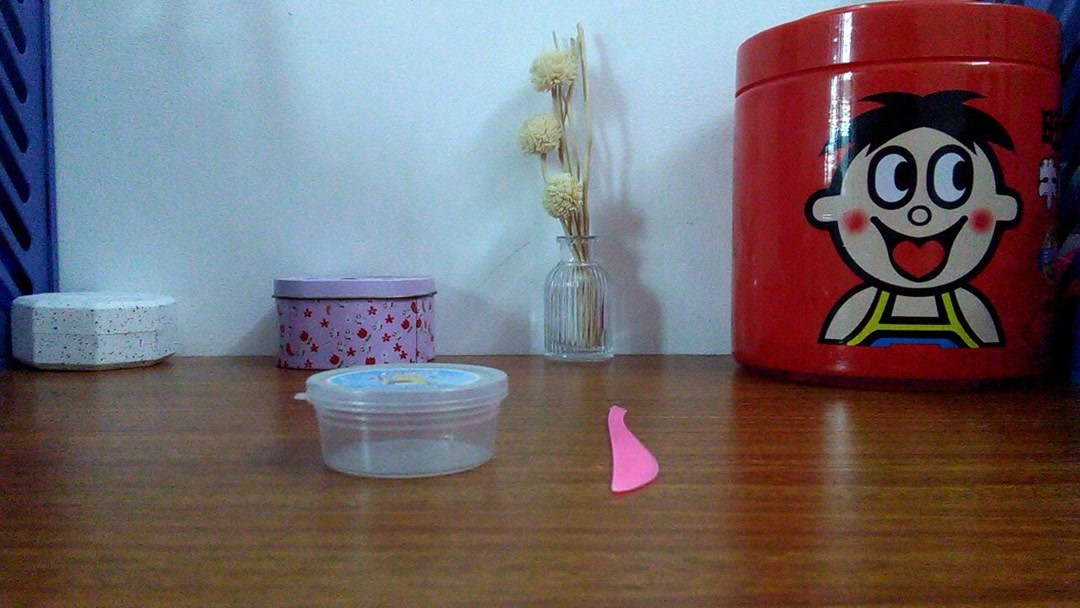 如果没有胶水或者成型水的话,梦雪教你用粘土来做起泡胶