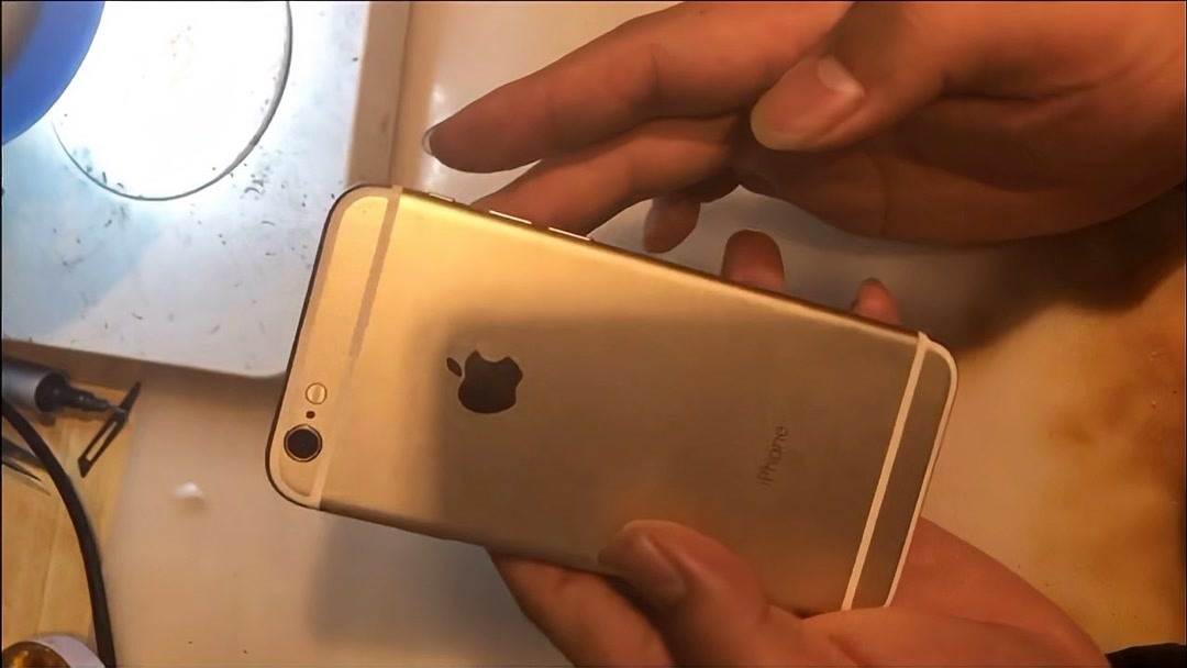 手机用着突然黑屏了怎么办?先别心慌