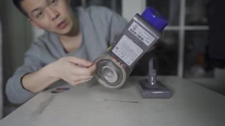 戴森吸尘器如何更换电池