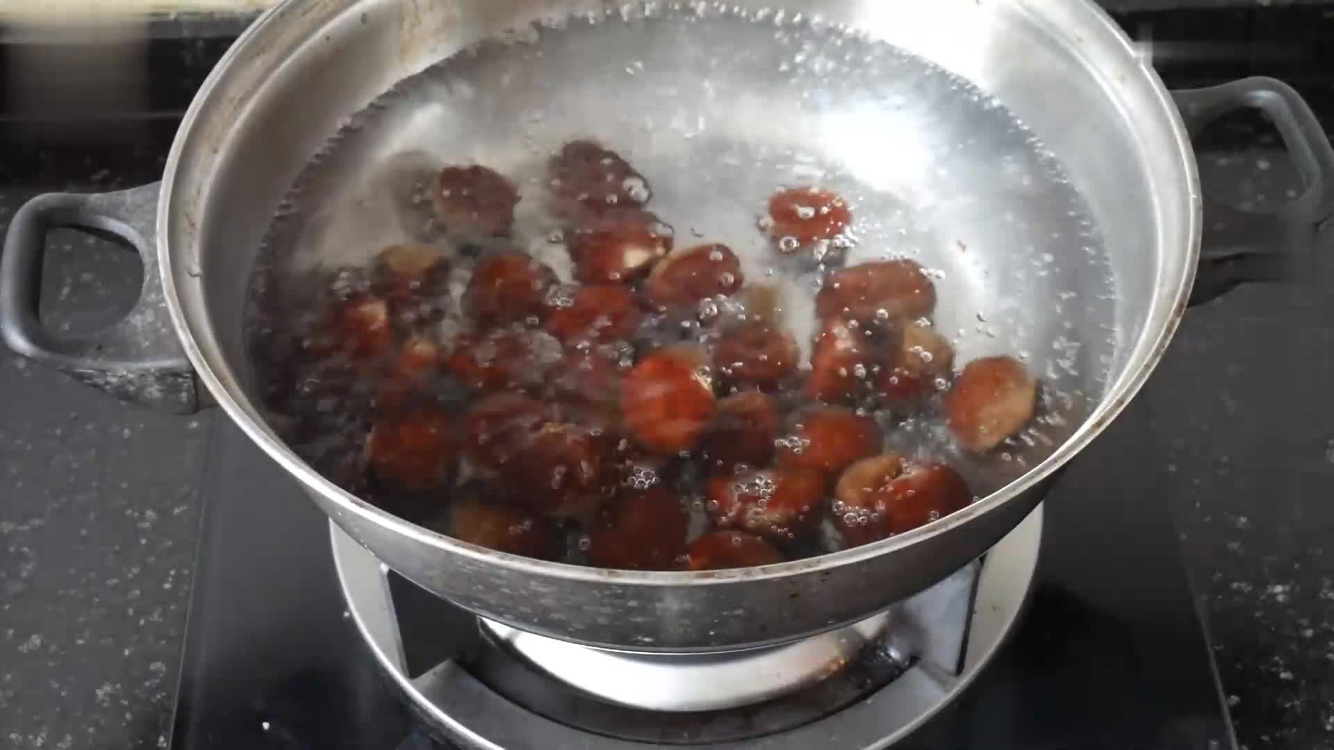 板栗好吃难剥皮 教你一个小妙招 这样去皮又快又干净