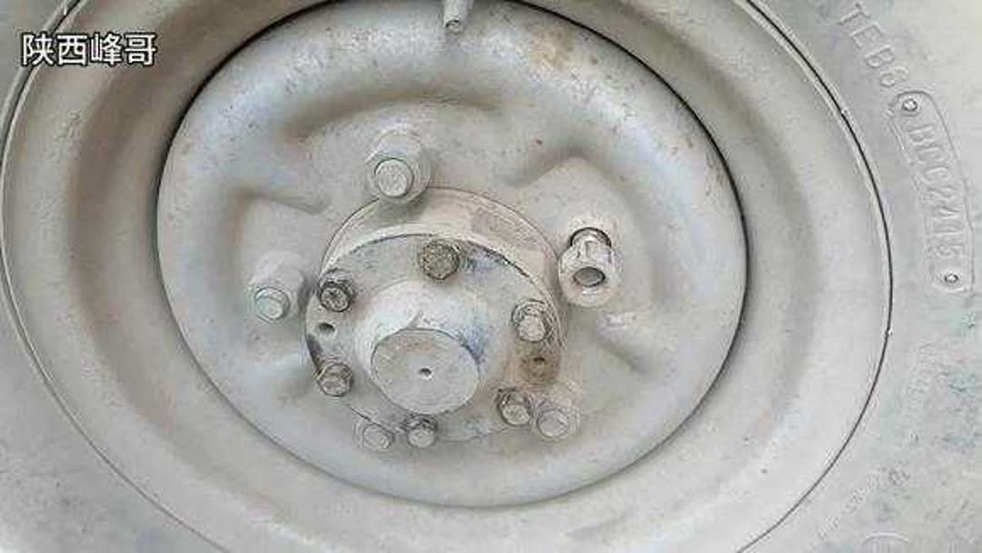 拆卸三轮摩托车后轮不知道这一点,是没有办法卸下来的。