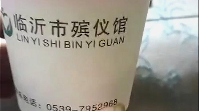 搞笑视频:这个殡仪馆吧其实没必要宣传 这个活你得慢慢等才行