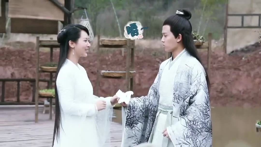 《天乩之白蛇传说》幕后花絮:杨紫向任嘉伦投食