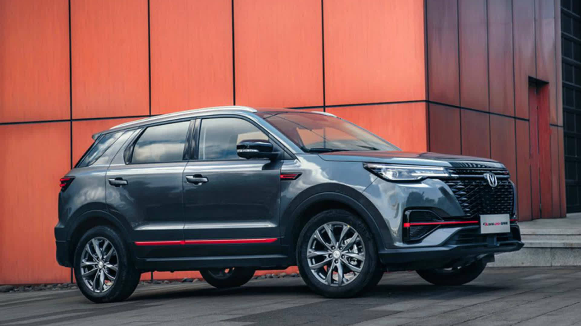 不足9万油耗5.9L,入门就带定速巡航,车主:过年开它有面子!