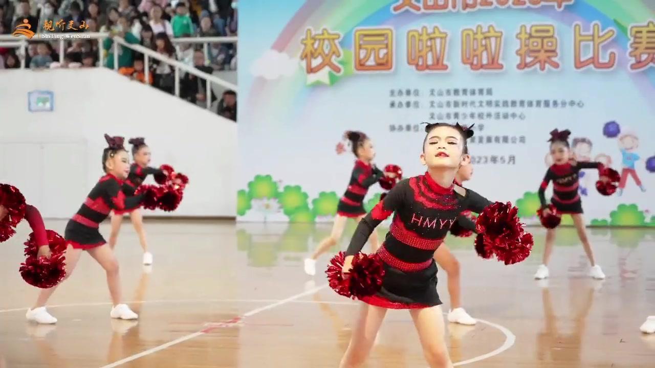 劈叉、侧搬腿、小分腿跳……文山市校园啦啦操比赛幼儿园组萌中有料...