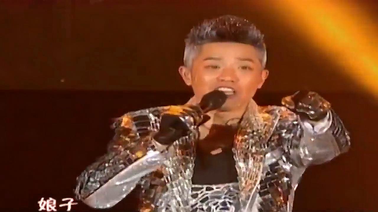 凤凰传奇一首《郎的诱惑》,现场互动太精彩了,值得一听!