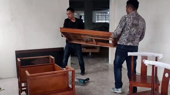 品牌尾货仓库每天都发货,成哥在大仓库的办公室布置了看看怎么样