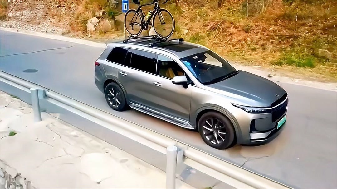 这么漂亮的suv,哪位大咖告诉我这是什么车,还是绿牌的